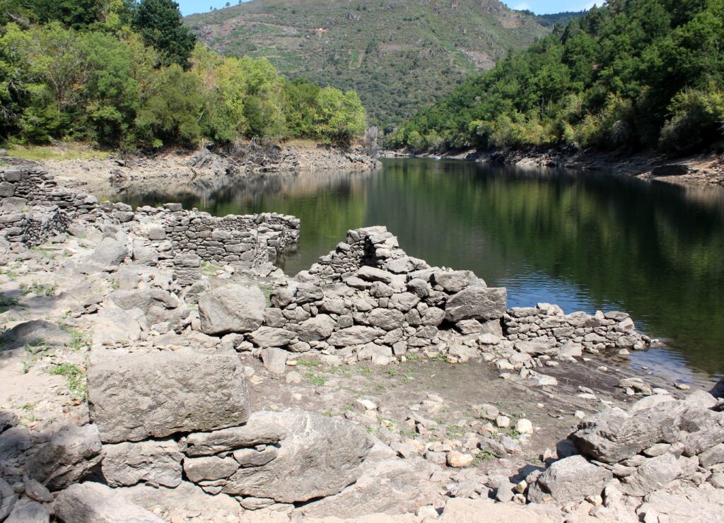 Ruta Pasarelas río Mao. Ribeira Sacra (Orense) - Ando y Reando