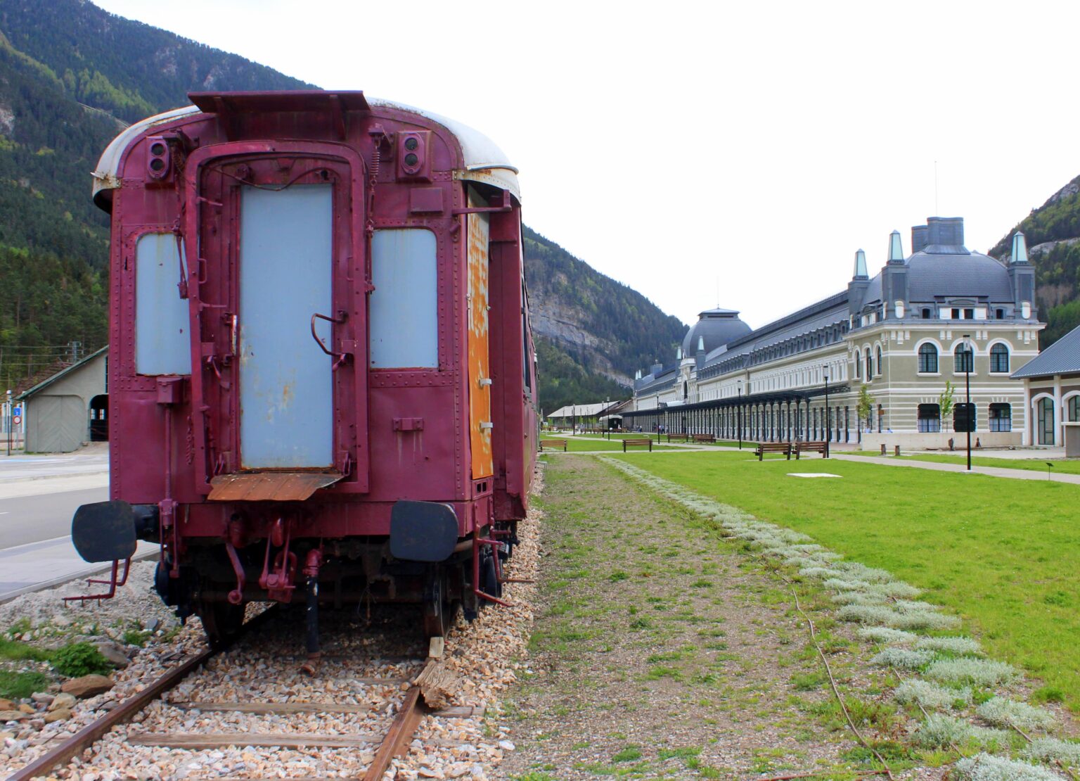 Estación Internacional Canfranc. Visitas (Huesca) - Ando y Reando